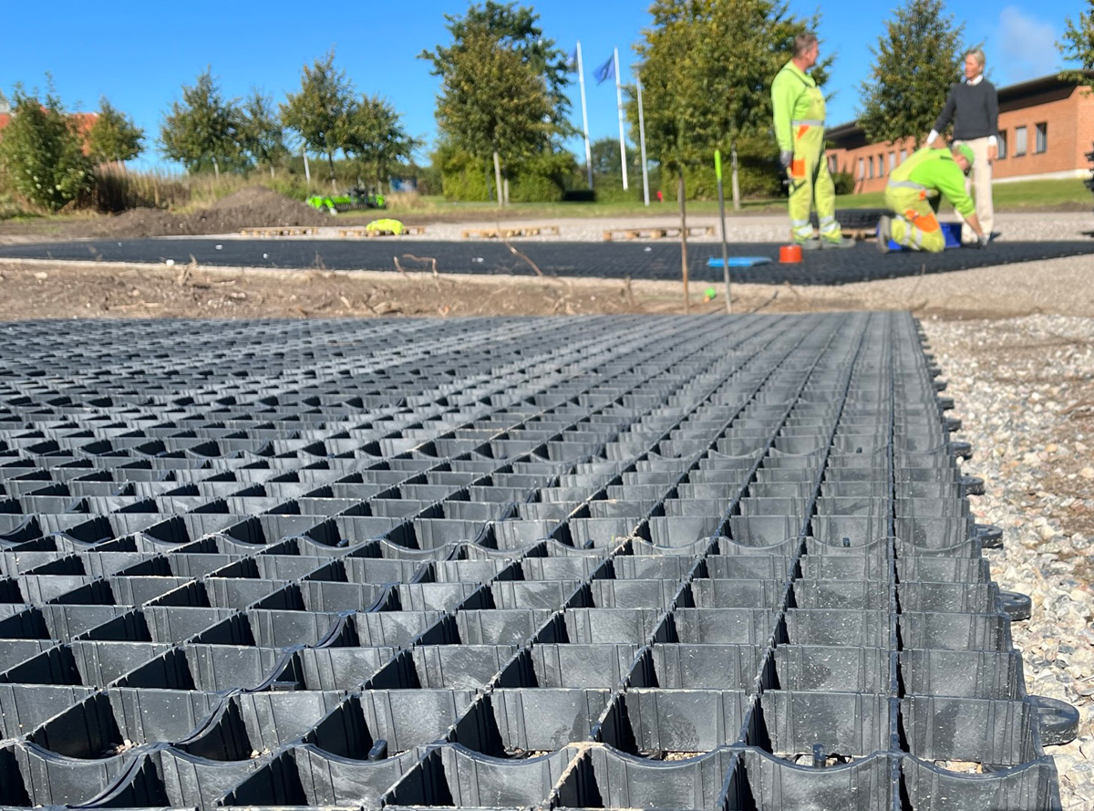 Permaweb - Parkeringspladser bag Vejen Business College - Mattle ApS